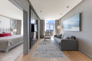 Taksim Terrace Suite | Minibar, cofre com capacidade para portátil, quartos insonorizados 