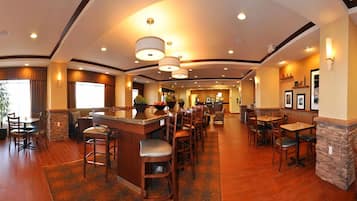 Café da manhã com buffet grátis todos os dias