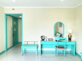Quarto Superior | Minibar, secretária, cortinas/cortinados opacos, Wi-fi grátis 