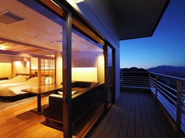 Cofres nos quartos, escrivaninha, Wi-Fi de cortesia, roupa de cama