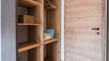 Cortinas blackout, Wi-Fi de cortesia, roupa de cama