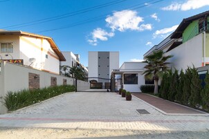Apartamento, 2 quartos | Terrenos do alojamento