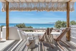 Suíte panorâmica, banheira de imersão, vista para o mar | Terraço/pátio