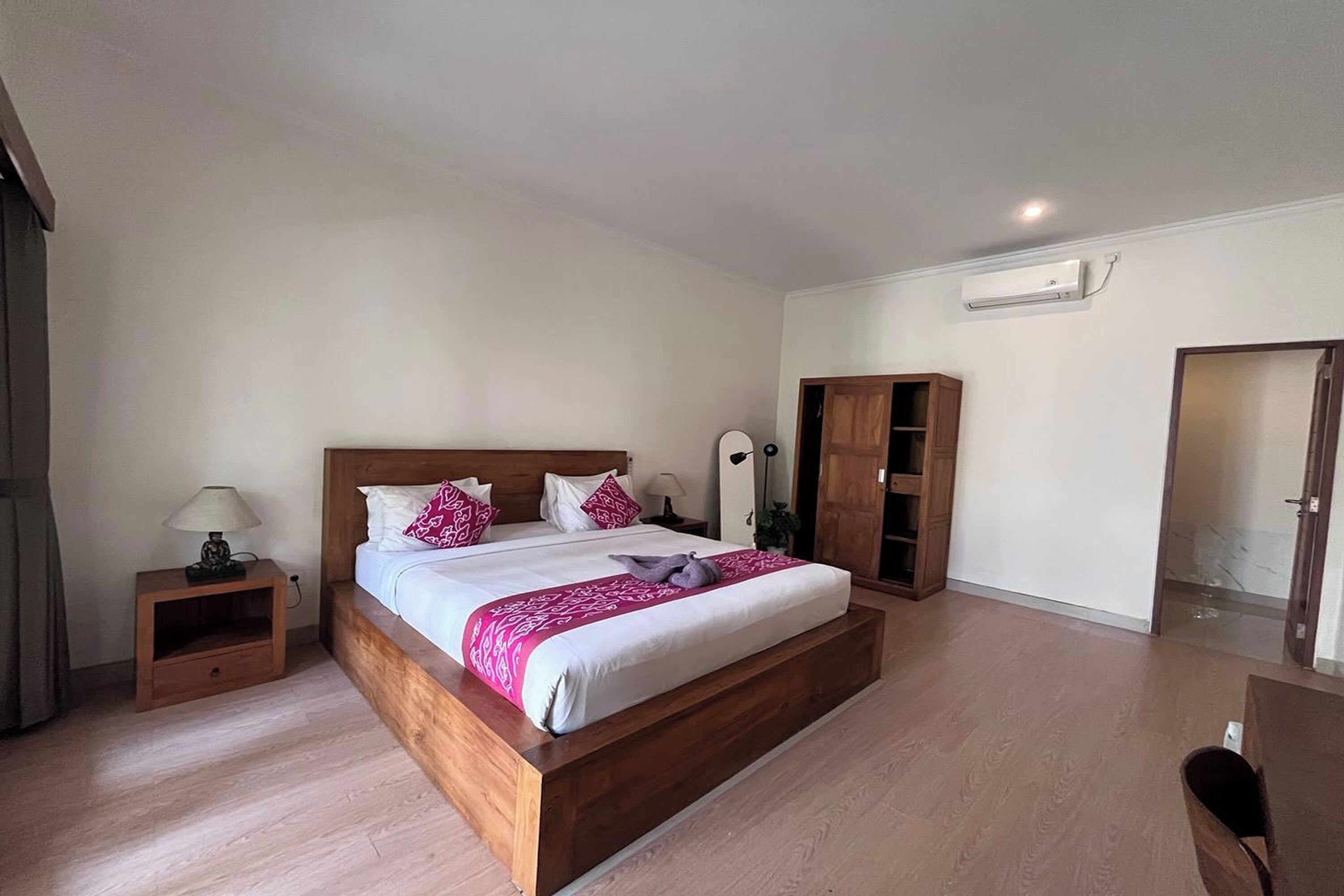 Quarto Deluxe | Secretária, Wi-fi grátis, roupa de cama fornecida 