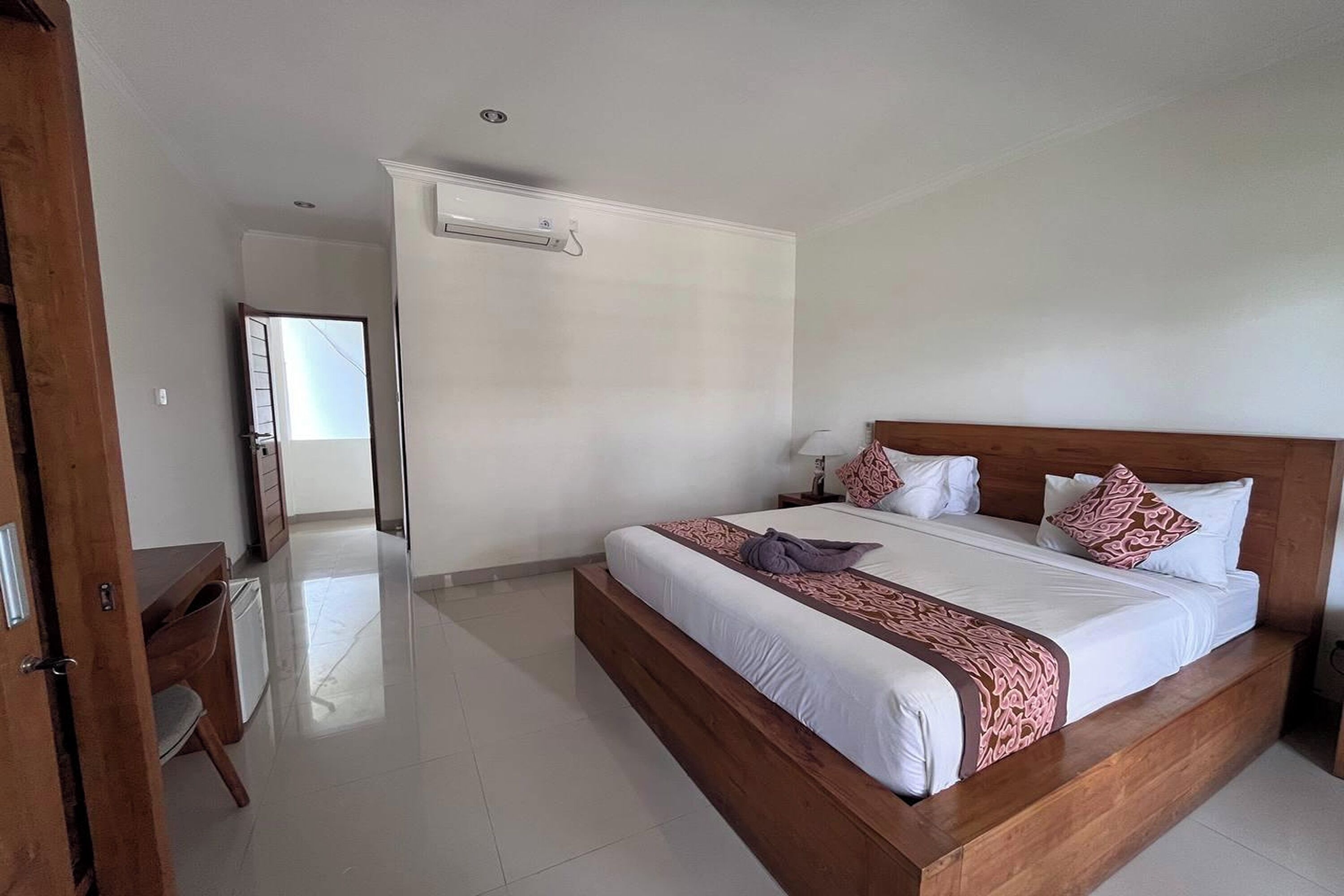 Quarto Standard | Secretária, Wi-fi grátis, roupa de cama fornecida 