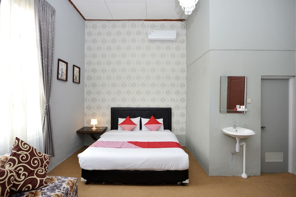 Oyo 1303 Golden Inn 2 - Yogyakarta