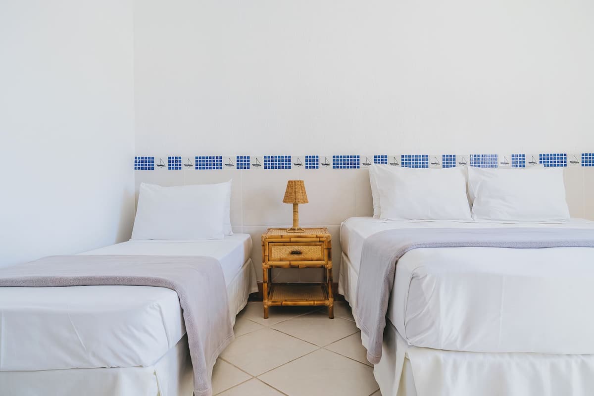 Quarto triplo standard | Frigobar, berços grátis, Wi-Fi de cortesia, roupa de cama