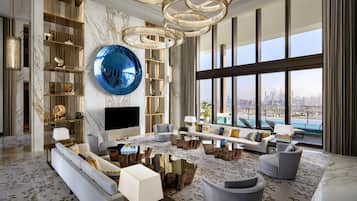 Royal Mansion | Roupas de cama premium, frigobar, cofres nos quartos, escrivaninha