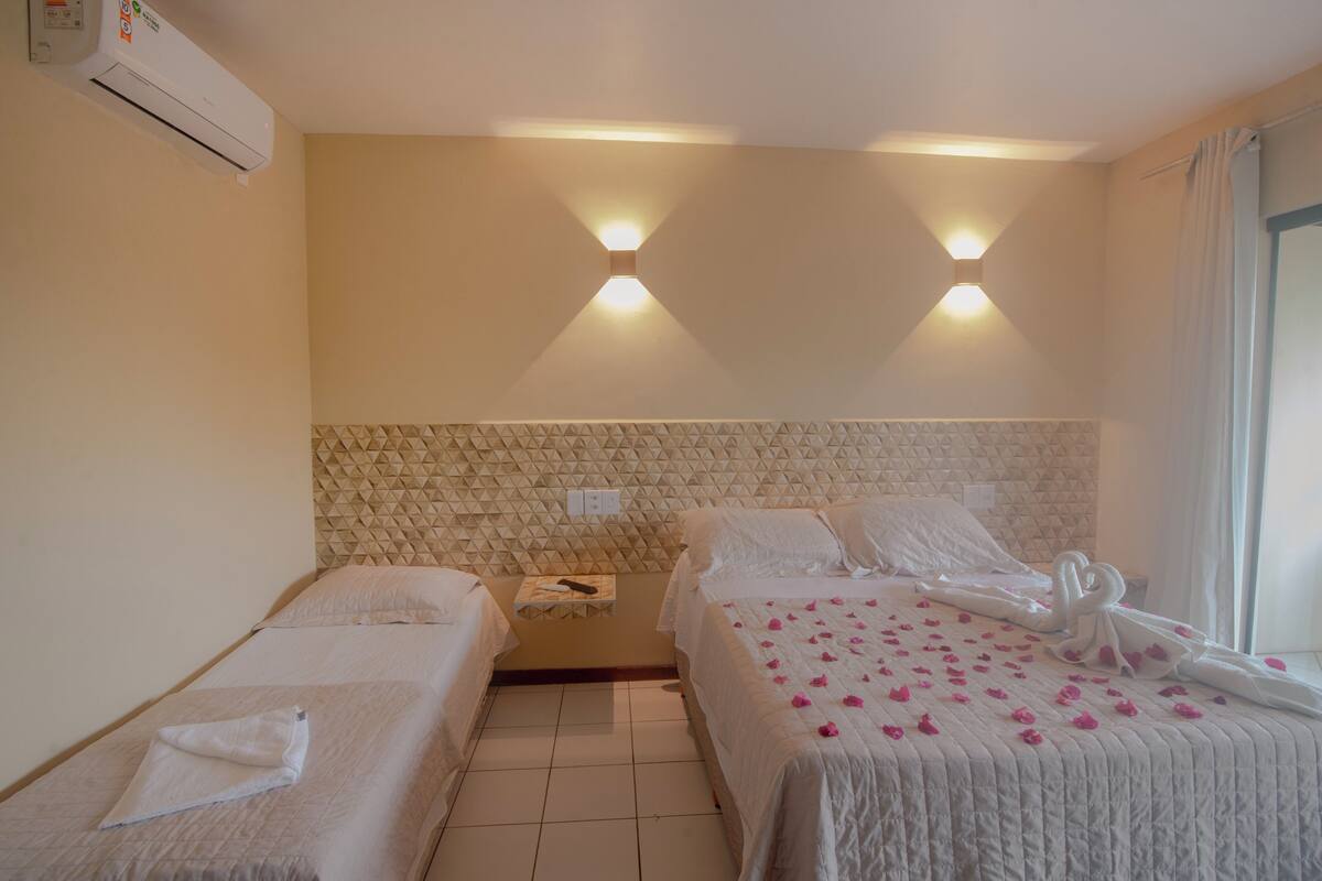 Quarto Duplo ou Twin | Minibar, secretária, roupa de cama fornecida 