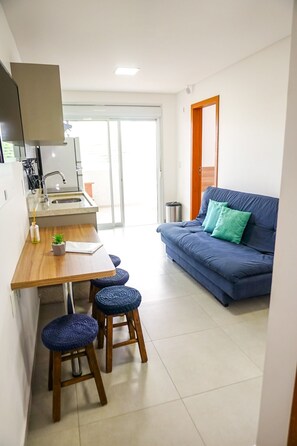 Apartamento família | Sala de estar | Smart TV 32 polegadas com canais digitais, TV