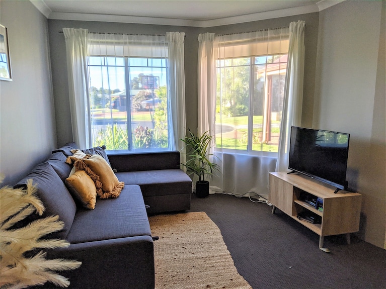 Spacious & Quiet Home With Extended Golf Views, Close Beach & Cbd, Wifi - Dunsborough