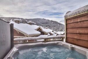 Condo, 3 quartos | Hidromassagem externa