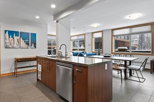 Casa de Campo, 2 quartos | Cozinha privada | Uma cafeteira/bule, um frigorífico, um micro-ondas