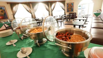 Café da manhã (USD 7.50 por pessoa)