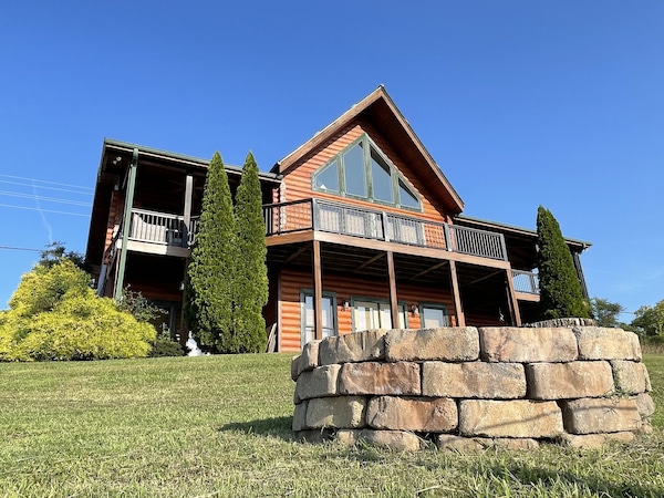 Gorgeous Sunrise Cabin With Views - Dale Hollow Reservoir, TN