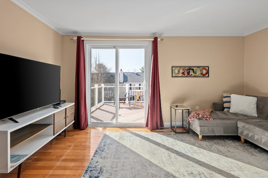 新 3 层楼联排别墅 - 私人及已消毒 - 自助式入住 - 安静及安全社区 - 疫情期间优惠 - 可携宠物 - 超赞房东服务 - 赫恩登