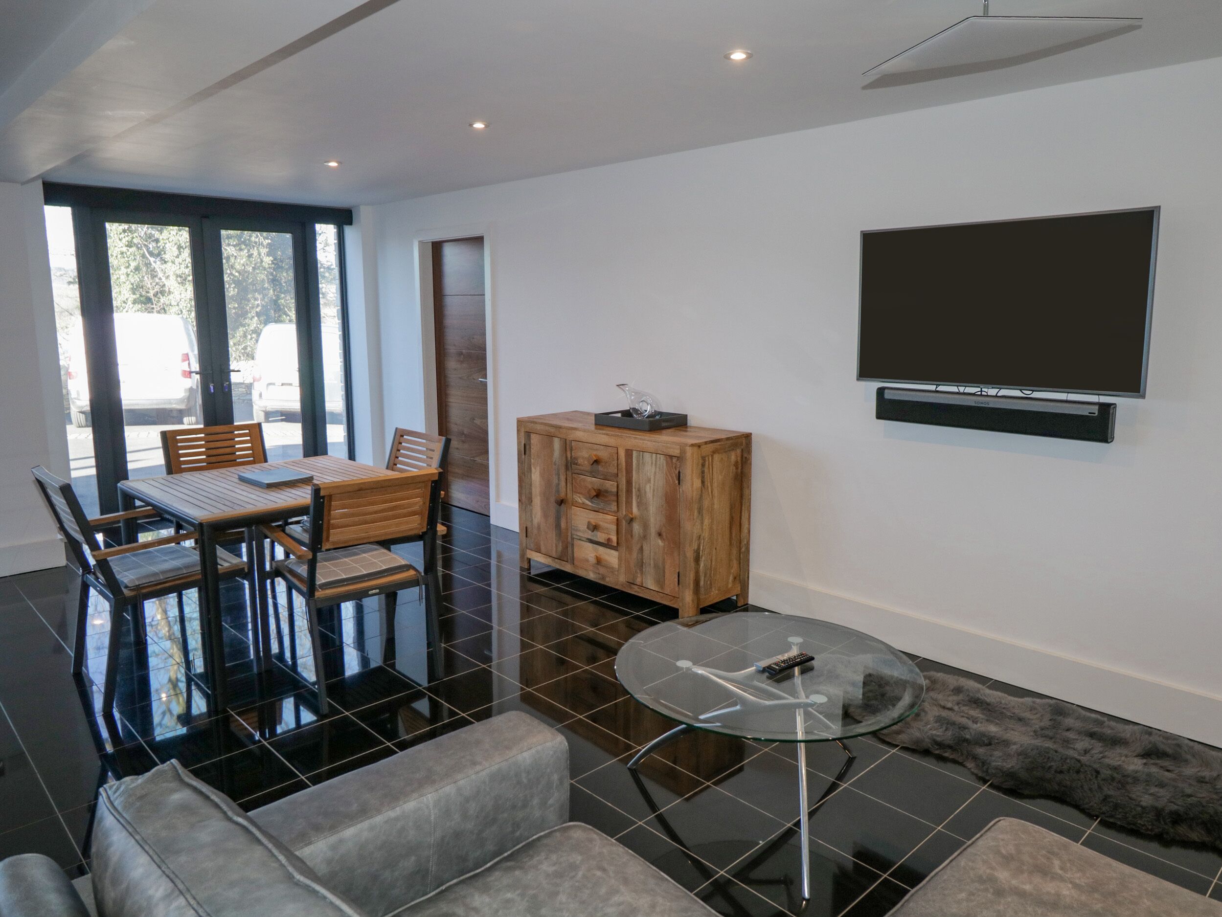 Lower Lake View, Romantic, With Hot Tub In Bowness-on-windermere - Lancashire