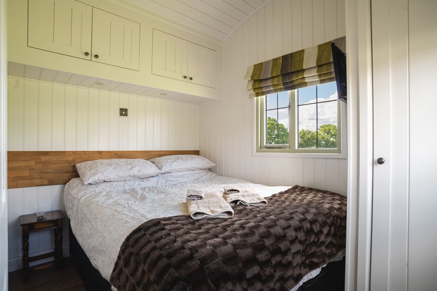 Shepherds View At Oaks Barn Farm With Optional Salt Water Hot Tub Nr Stratford. - Cotswolds