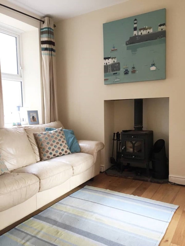 Stunning Blue Coastal House In Portstewart - 북아일랜드