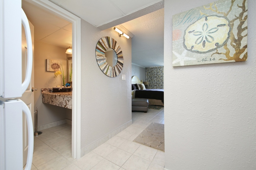 Oceanfront Studio Retreat On Golden Mile - South Carolina