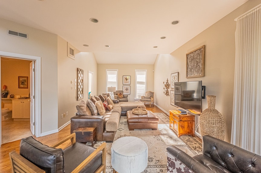 Exceptional Beauty On The Water!! Candlewood Lake - Danbury, Ct - Danbury, CT