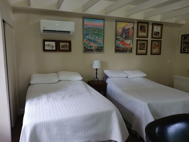 Rockinc Cabin. Private Cabin In The Tall Trees. On A120 Acre Farm. - Kentucky