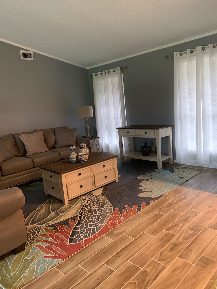 Luxurious 3/2 Single Family - Jacksonville, FL
