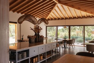 Café da manhã com buffet grátis todos os dias