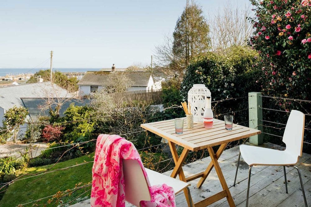 Granite Cottage In Newlyn With Sea Views & Garden - Penzance