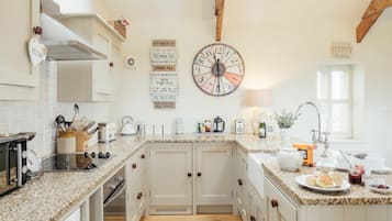 Casa | Cozinha privada | Um frigorífico, um micro-ondas, um forno, uma placa de cozinha