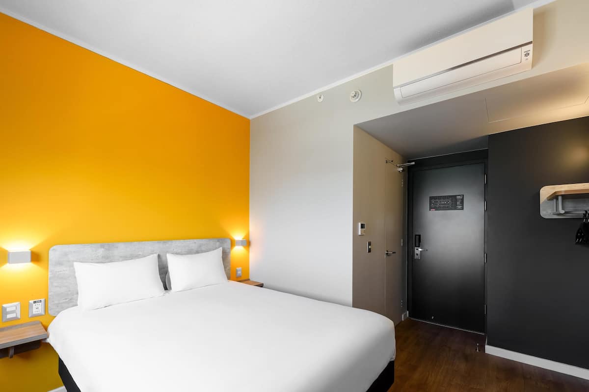 Quarto Superior, 1 cama de casal (Spacious) | Com decoração personalizada, secretária, Wi-fi grátis