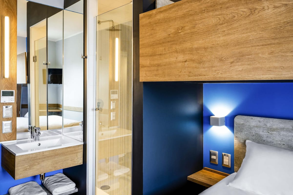 Quarto Standard, várias camas | Com decoração personalizada, secretária, Wi-fi grátis
