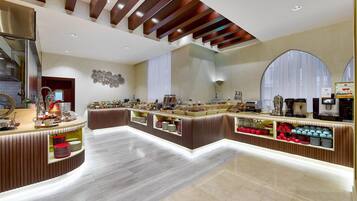 Pequeno-almoço tipo buffet diário (70 QAR por pessoa)