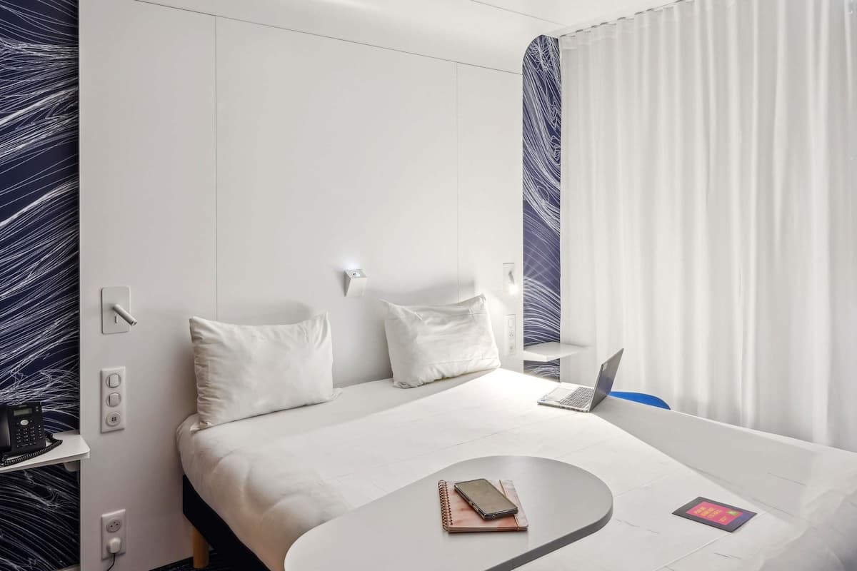 Quarto Standard, 1 cama de casal | Com mobília individualizada, secretária