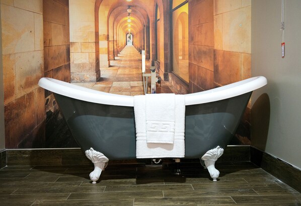 Royal Suite (Basement) | Roupa de alta qualidade, edredões de penas 