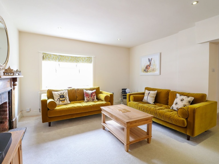Lion House, Family Friendly, With A Garden In Ashbourne - Derbyshire
