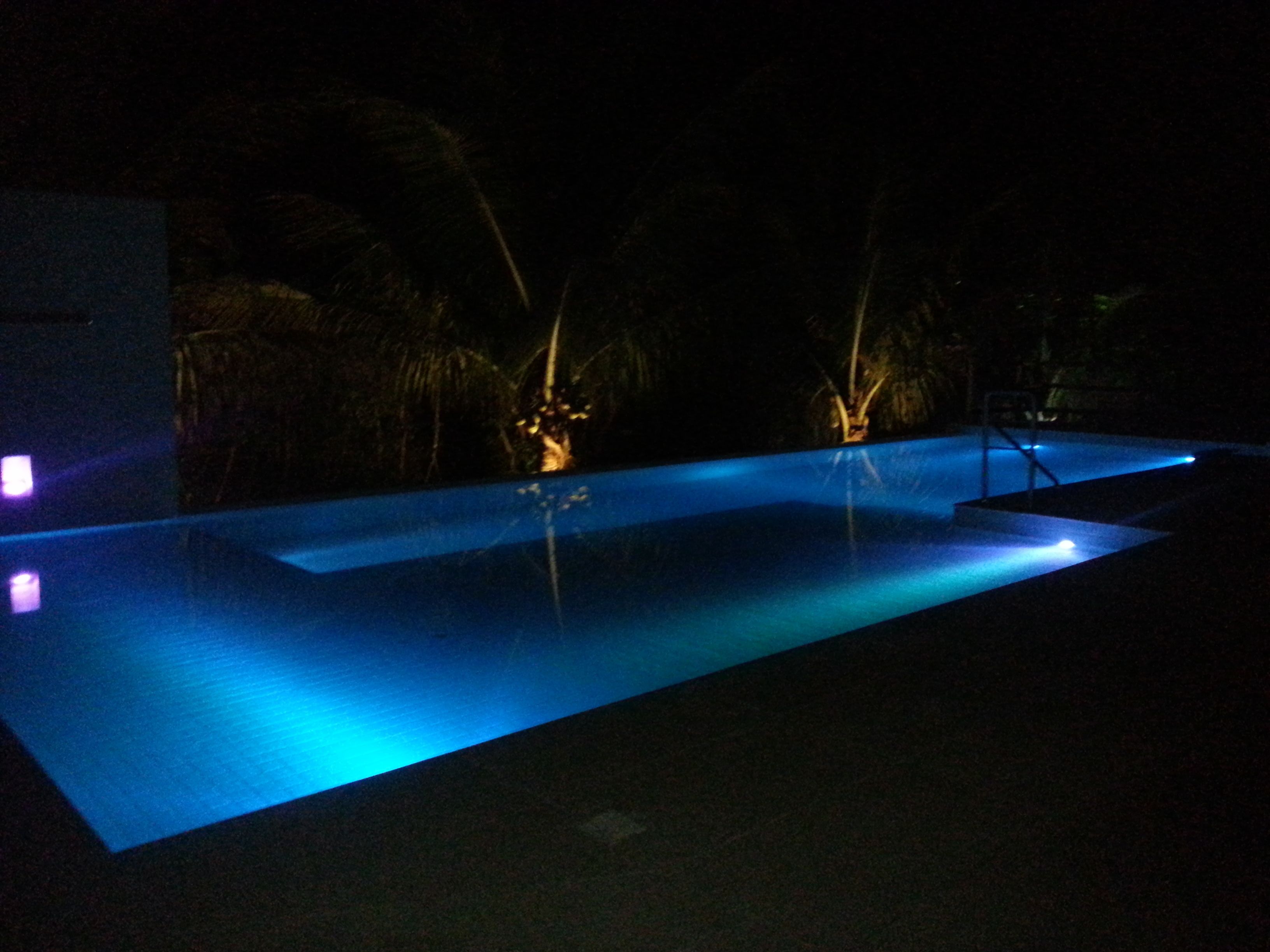 Piscina exterior, da(s) 7:00 à(s) 22:00, guarda-sóis, espreguiçadeiras 