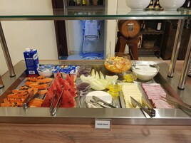 Café da manhã com buffet grátis todos os dias