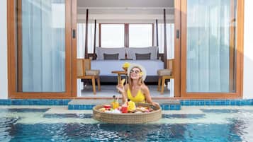 2 piscinas exteriores, guarda-sóis, espreguiçadeiras