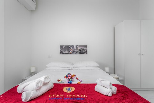 Stylish 1 Bdr With Balcony & Amazing View!! - Jerusalem