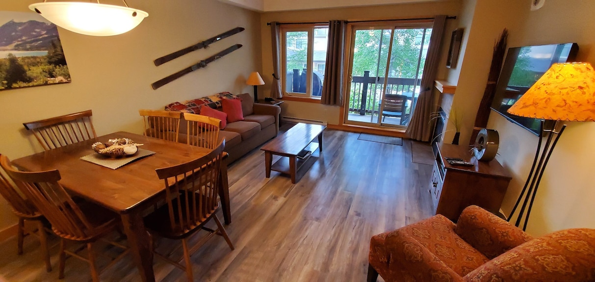 Heated Pool, 3 Hot Tubs, Bbq, 2 Bdrm Condo - 20 Min From Banff National Park - Alberta