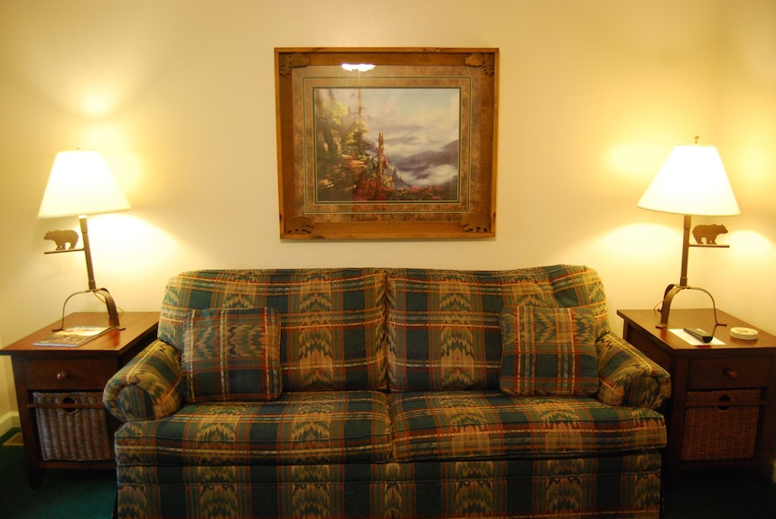 "Beary" Cute Hot Tub Cabin @ Lakepointe Resort - Kentucky