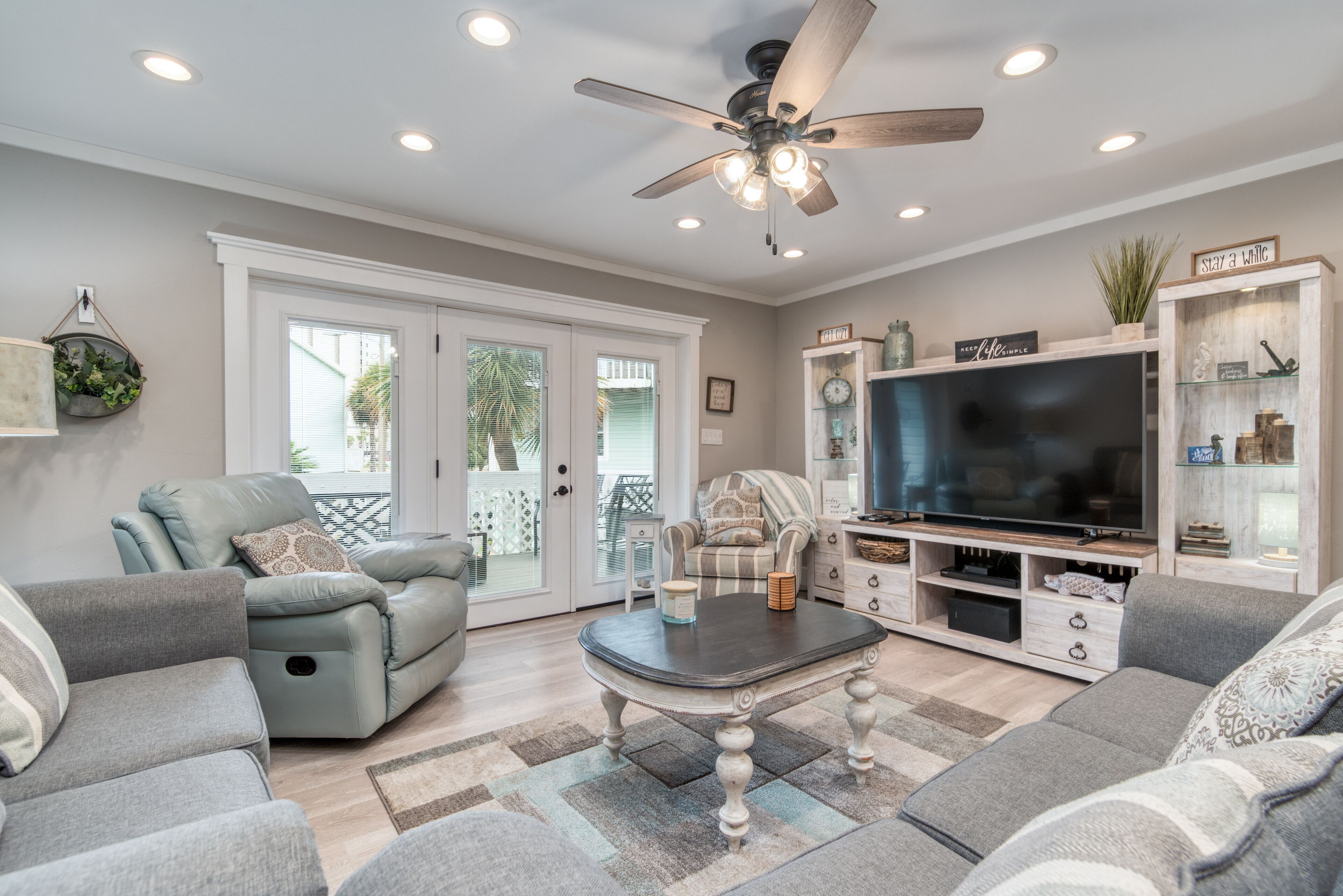 Private Community Pier. Steps From The Beach. Newly Renovated, Beautiful Decor. - Navarre Beach, FL