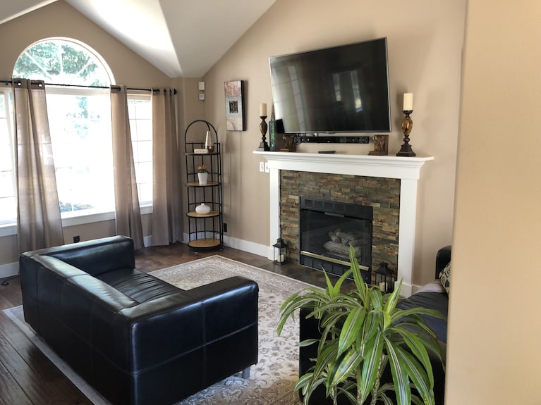 Beaverton Or, Four Season Area! Cozy, 3 Bedrooms, Near Everything! Pets Friendly - Beaverton, OR