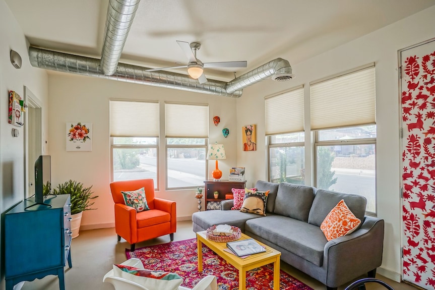 Frida Kahlo! 1bd/1.5ba Condo Near Old Town/sawmill. Balcony, Patio! - New Mexico