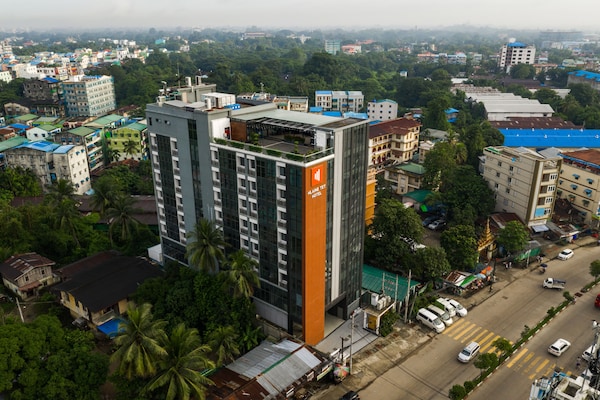 Hlaine Tet Hotel - Yangon