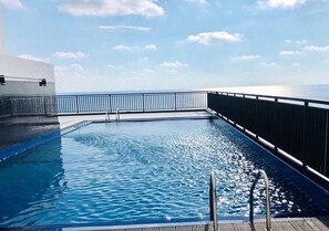 Piscina exterior, uma piscina no terraço 