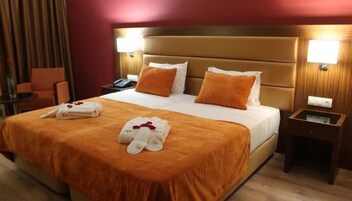 Minibar, cofre no quarto, quartos insonorizados, berço de viagem 