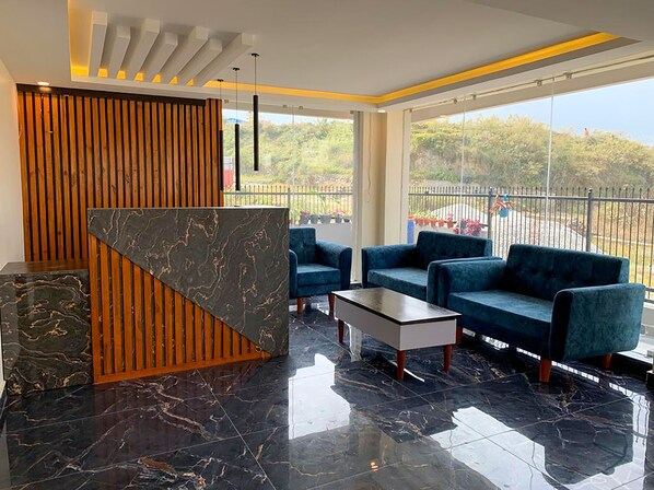 Área de estar no saguão