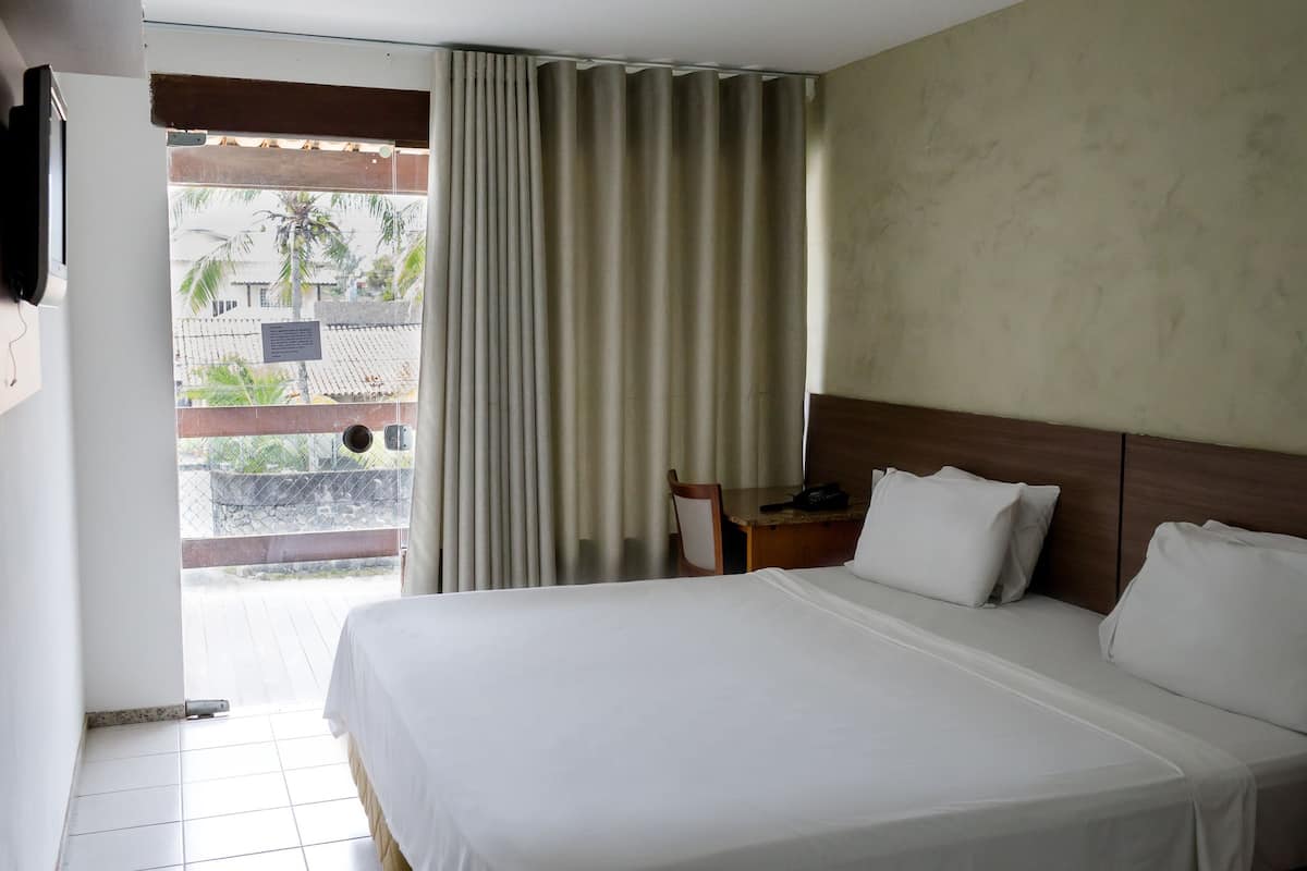 Quarto Twin Standard | Cofre no quarto, secretária, Wi-fi grátis, roupa de cama fornecida